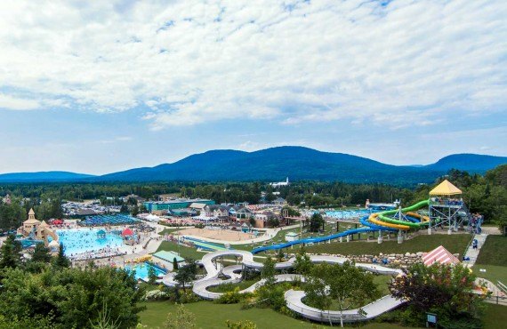 Glissades d'eau au Village Vacances Valcartier - Valcartier, Canada ... Glissades d'eau au Village Vacances Valcartier - Valcartier, Canada ...