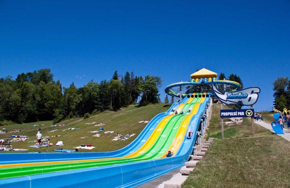 Glissades d'eau au Village Vacances Valcartier - Valcartier, Canada ... Glissades d'eau au Village Vacances Valcartier - Valcartier, Canada ...