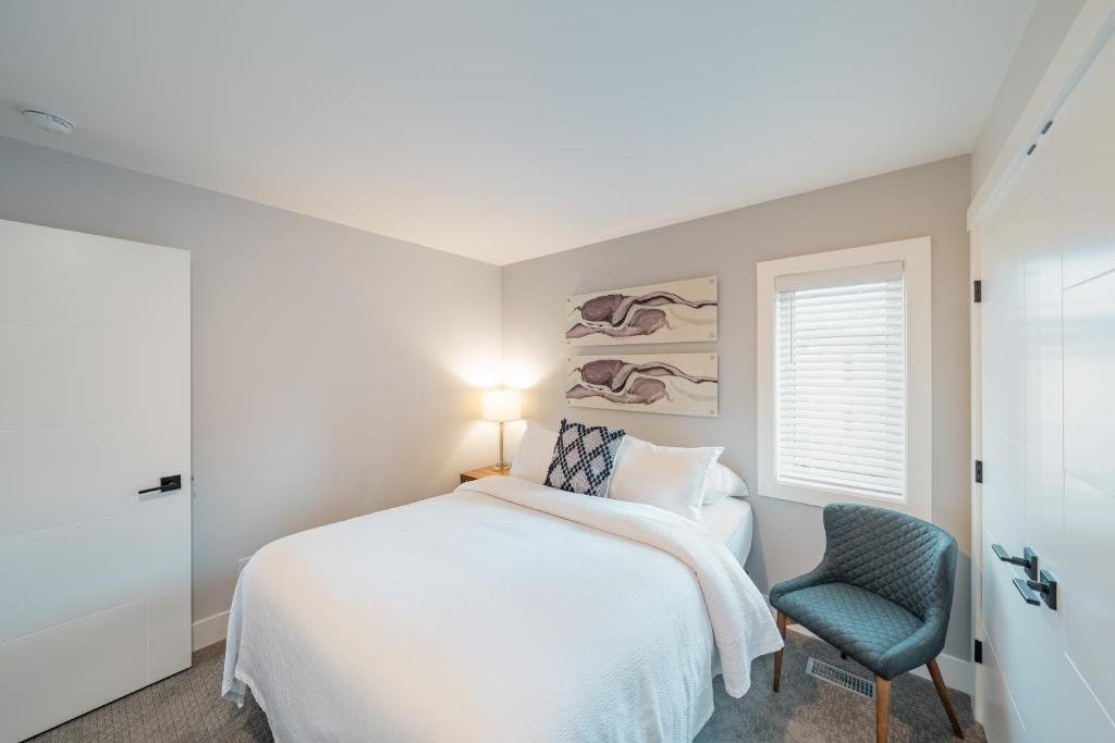 Sunrise Ridge Waterfront Resort - Parksville : Rates, photos and reviews