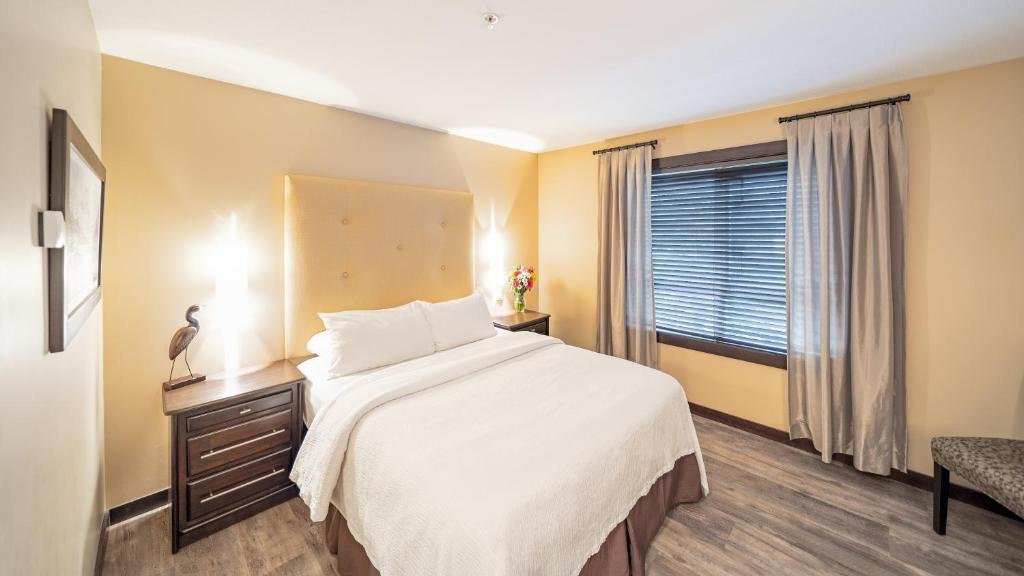 Sunrise Ridge Waterfront Resort - Parksville : Photos and reviews